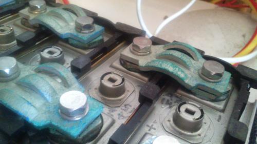 Deposits on NiMH Vectrix battery terminals | V is for Voltage electric ...